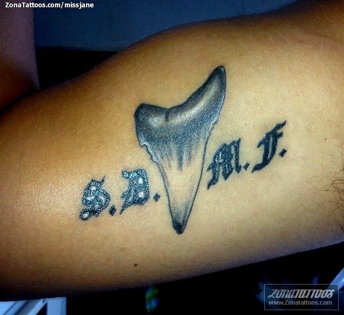 Tattoo of Fangs, Initials